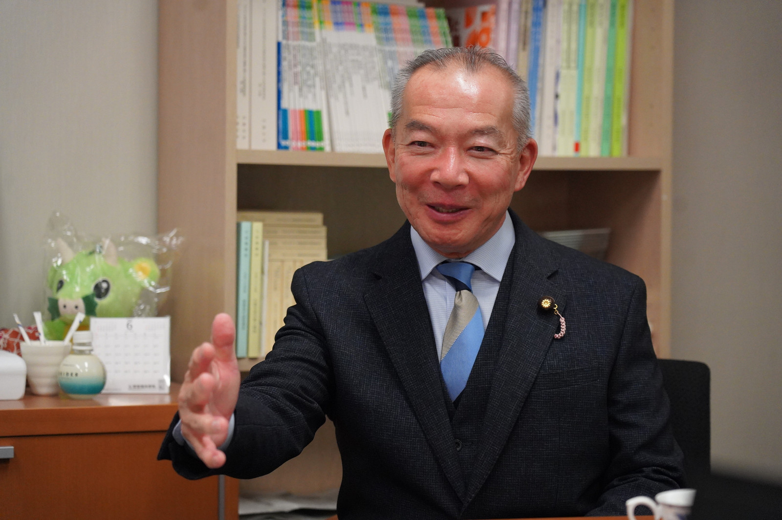 守れ保険証・きょう新規発行停止 崩れかねない国民皆保険 伊藤岳参院議員に聞く